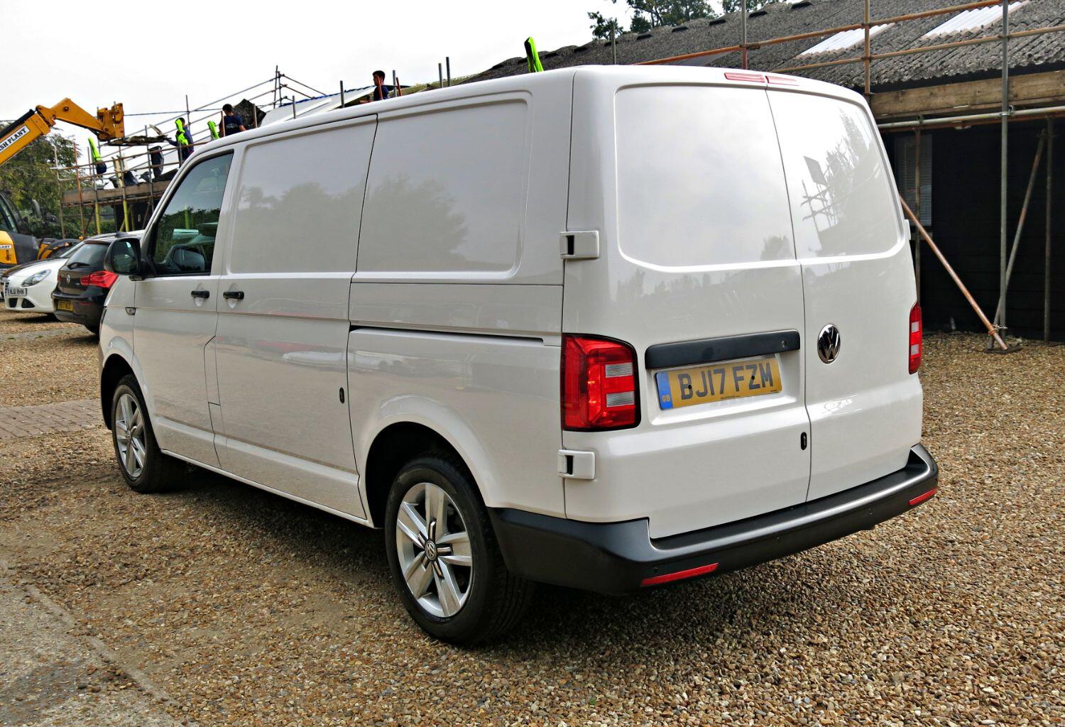 SOLD - Used VOLKSWAGEN TRANSPORTER 2017 White in Hook, Hampshire ...