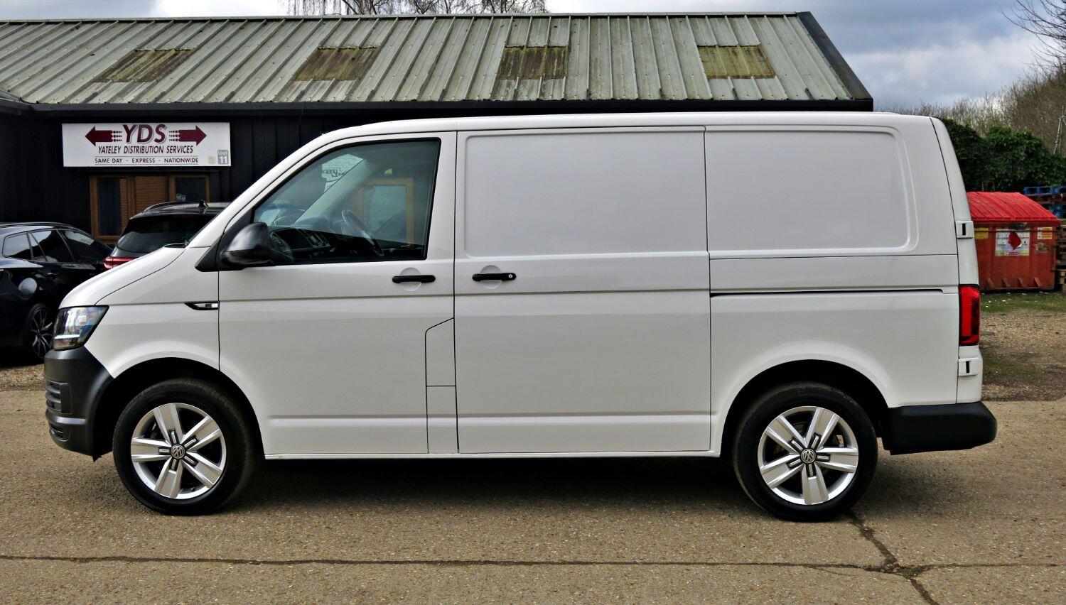 SOLD - Used VOLKSWAGEN TRANSPORTER 2018 White in Hook, Hampshire ...