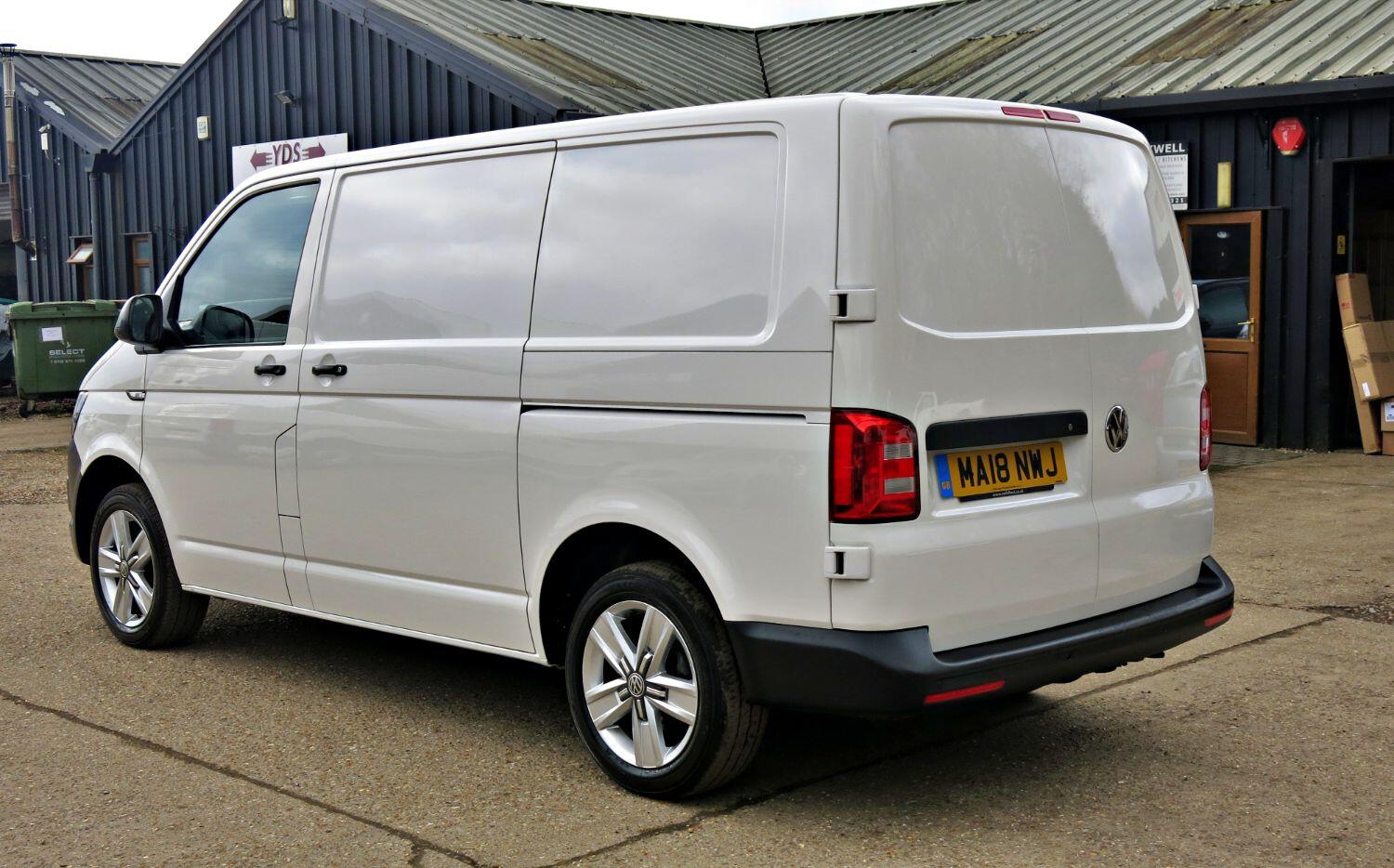 SOLD - Used VOLKSWAGEN TRANSPORTER 2018 White in Hook, Hampshire ...