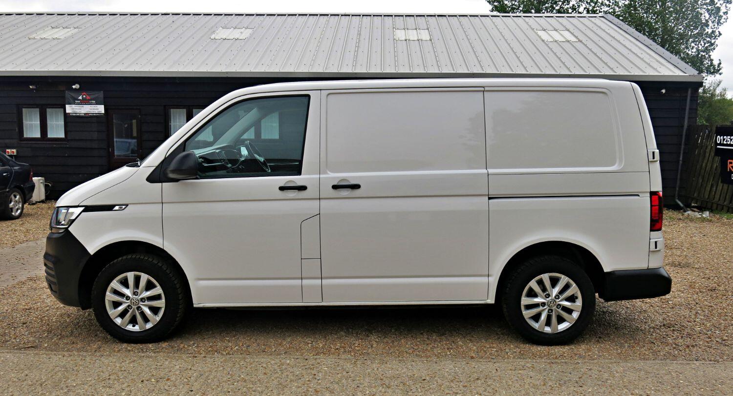 Used VOLKSWAGEN TRANSPORTER 2020 White for sale - £12495 +VAT in Hook ...