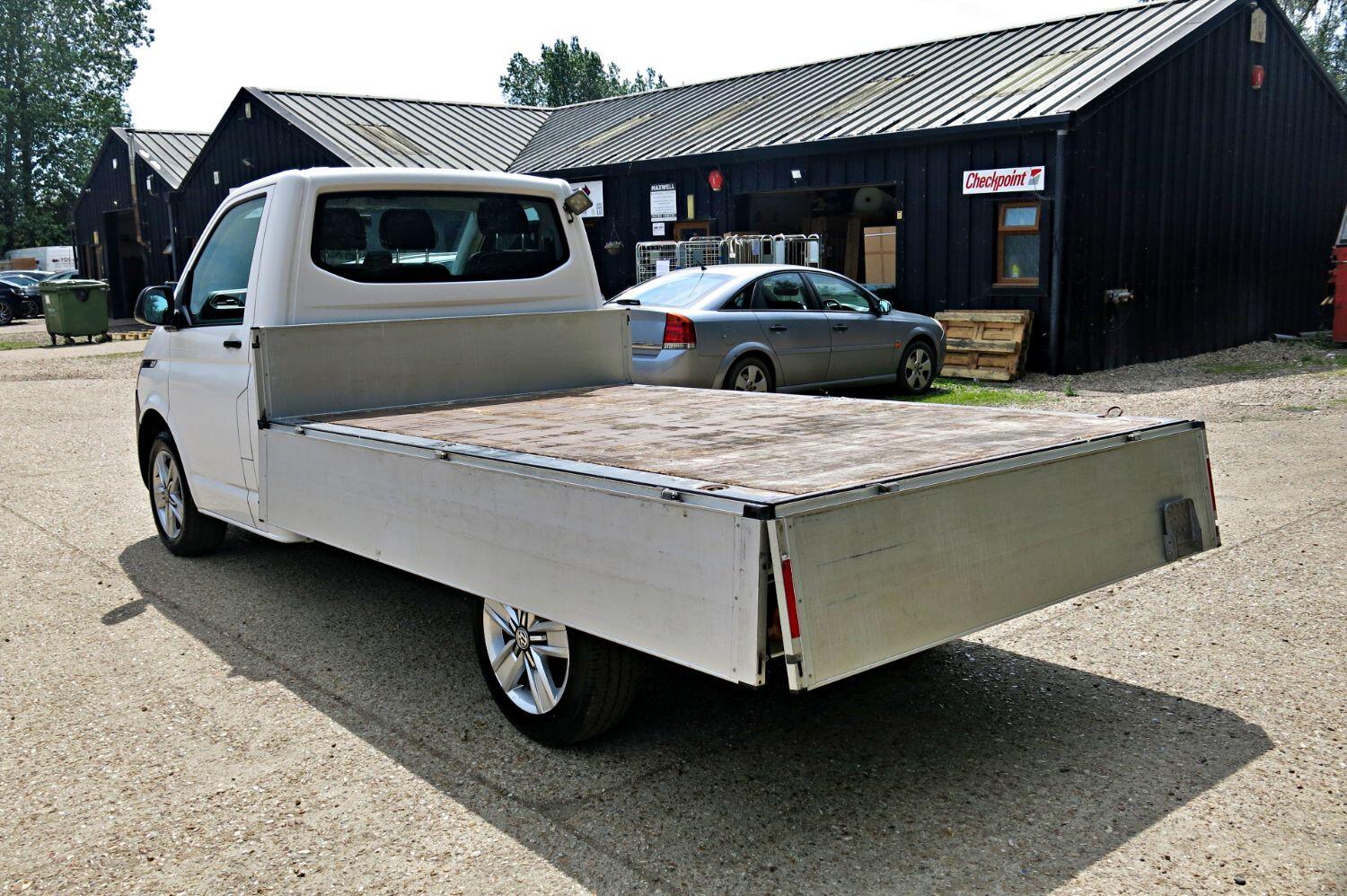 Used VOLKSWAGEN TRANSPORTER 2021 White for sale - £9295 +VAT in Hook ...